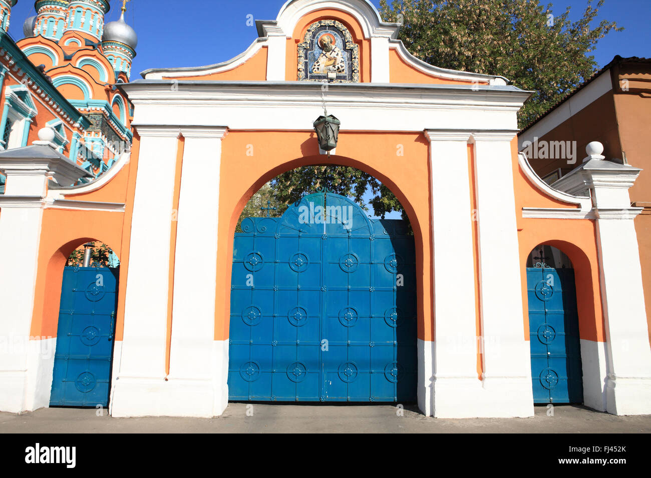 White gold gate hi-res stock photography and images - Alamy