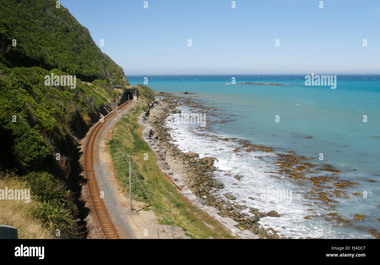 New zealand, coastal pacific train hi-res stock photography and images ...