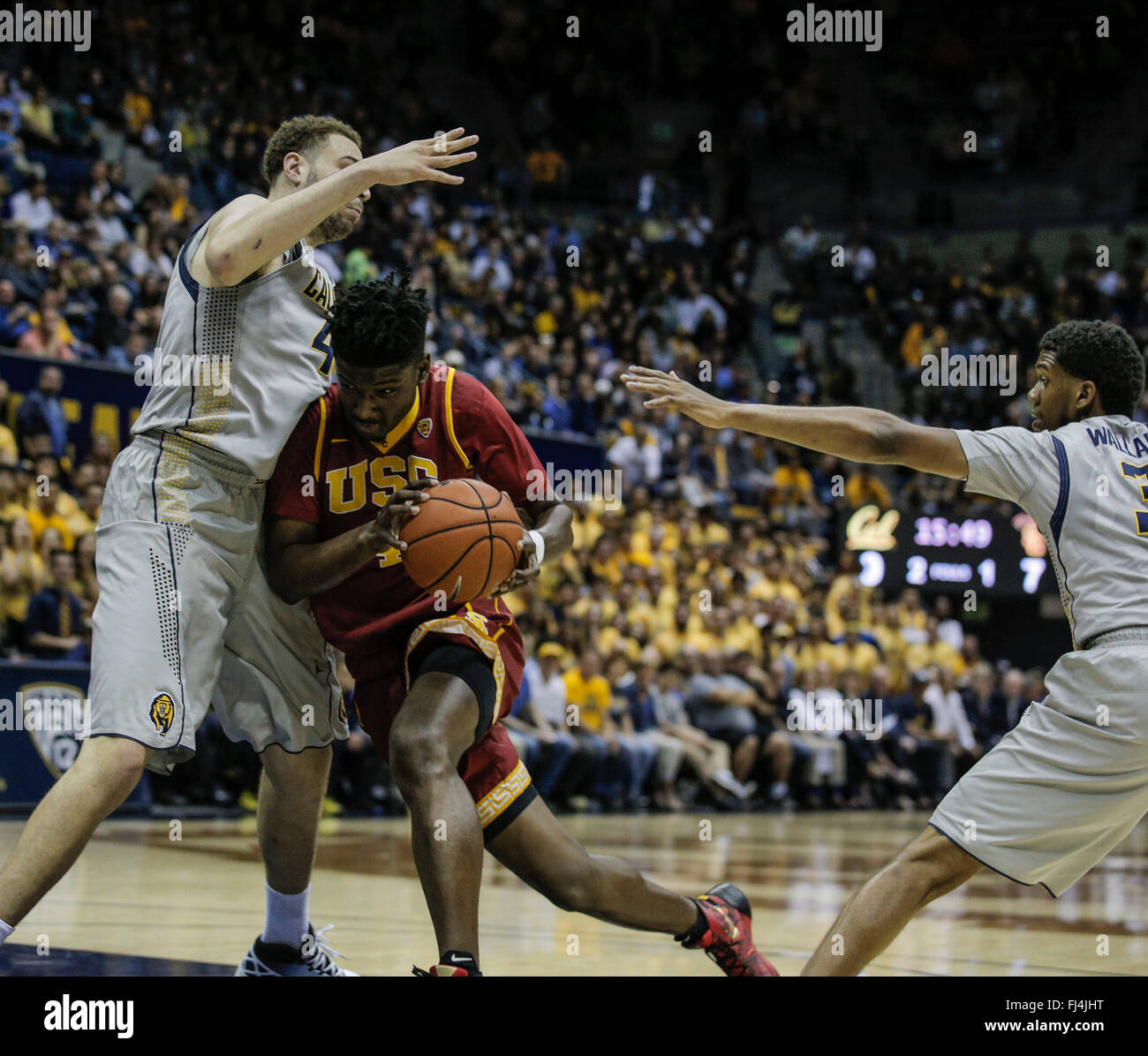 Berkeley CA, USA. 28th Feb, 2016. USC F # 4 Chimezie Metu drive to the ...