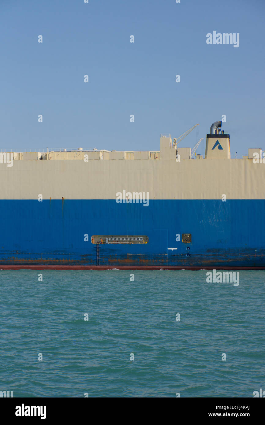 Scale people hi-res stock photography and images - Alamy