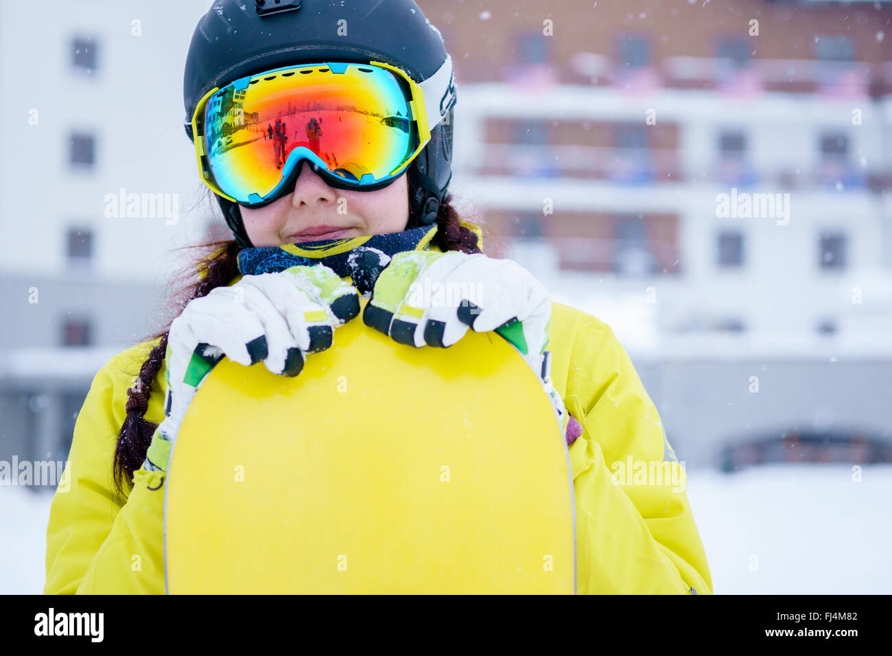 Young beautiful woman snowboarder hi-res stock photography and images ...