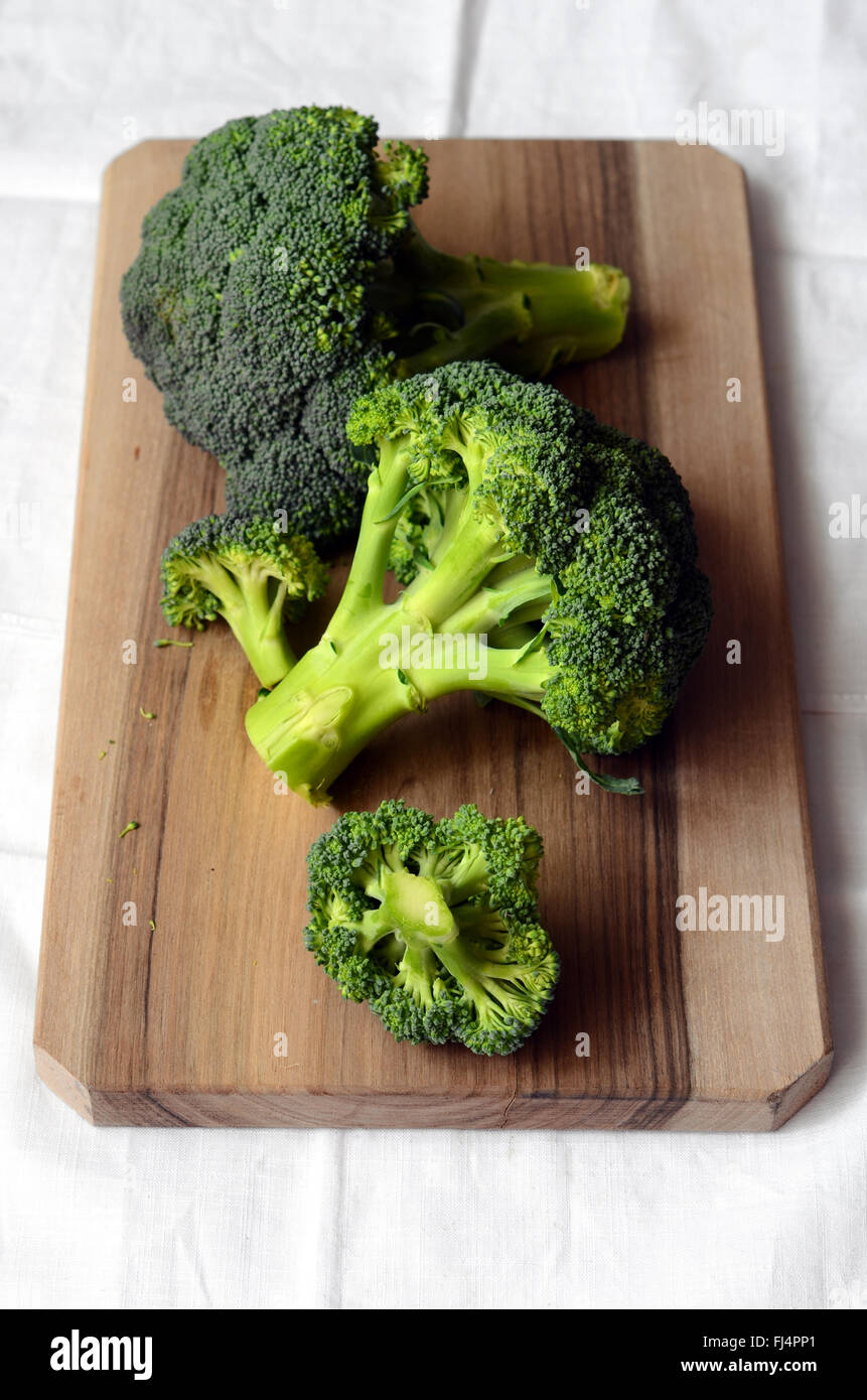 Bunch of fresh green broccoli, on the kitchen table Stock Photo - Alamy