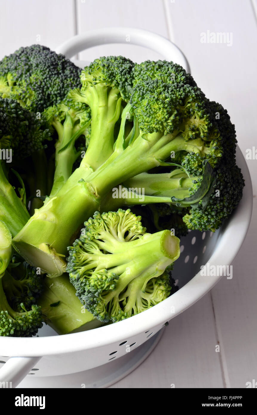 Bunch of fresh green broccoli, on the kitchen table Stock Photo - Alamy