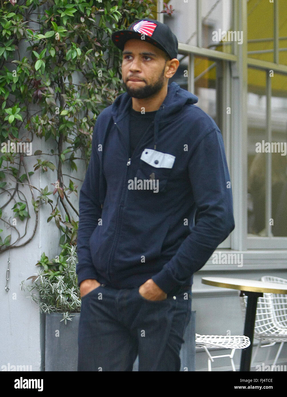 A blue-haired Lily Allen visits a hairdressers in Notting Hill ...