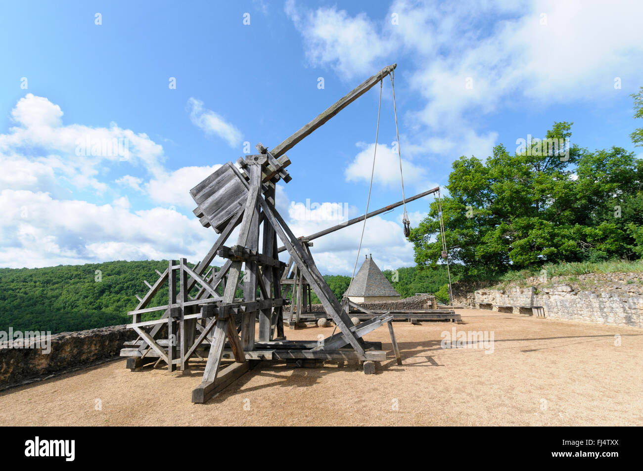 Medieval siege engines hi-res stock photography and images - Alamy