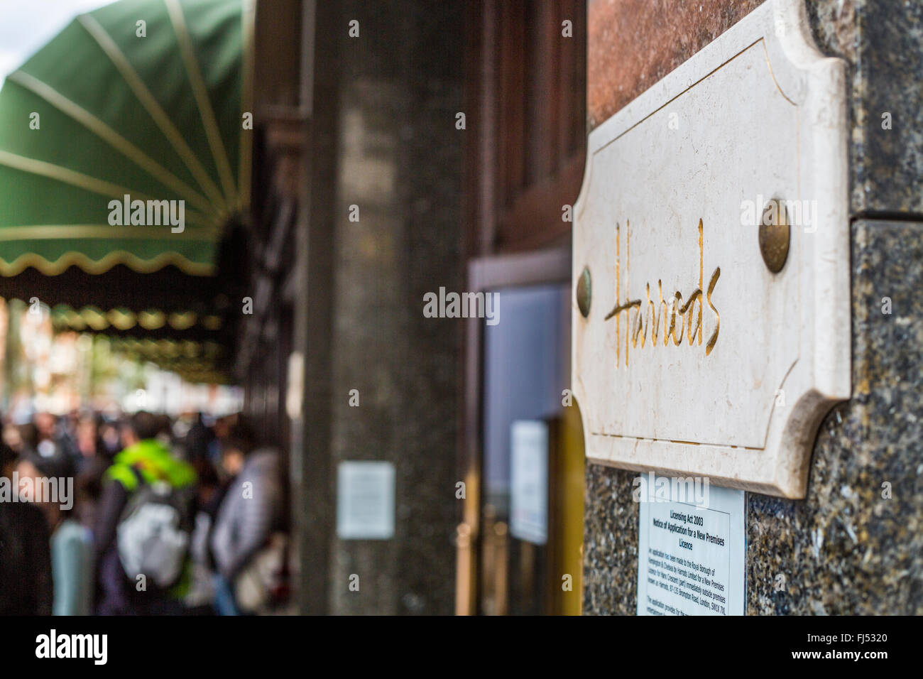 Harrods london sign hi-res stock photography and images - Alamy