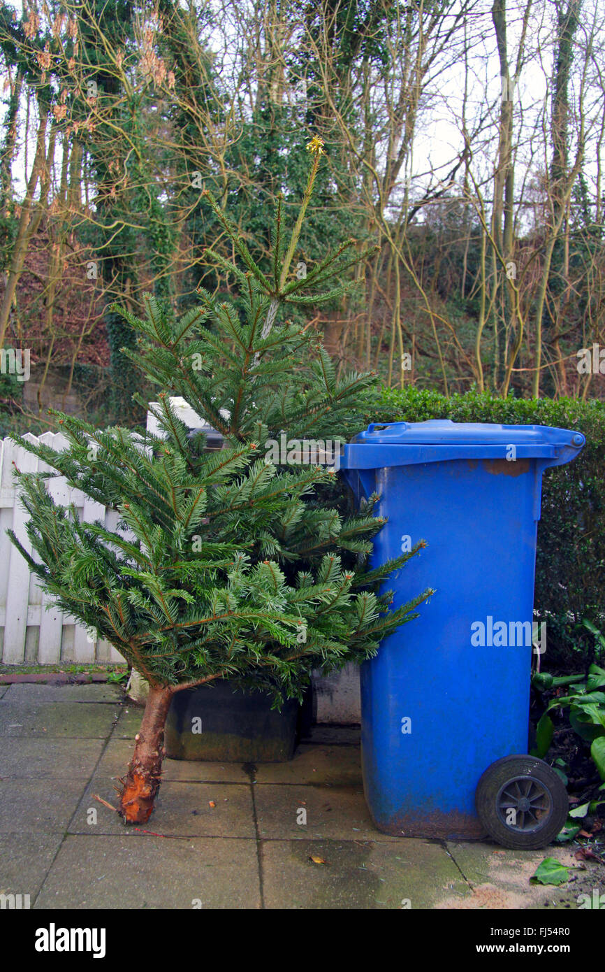 Dustbin hi-res stock photography and images - Alamy