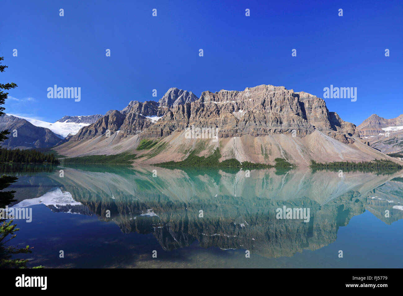 Bow lake canada hi-res stock photography and images - Alamy