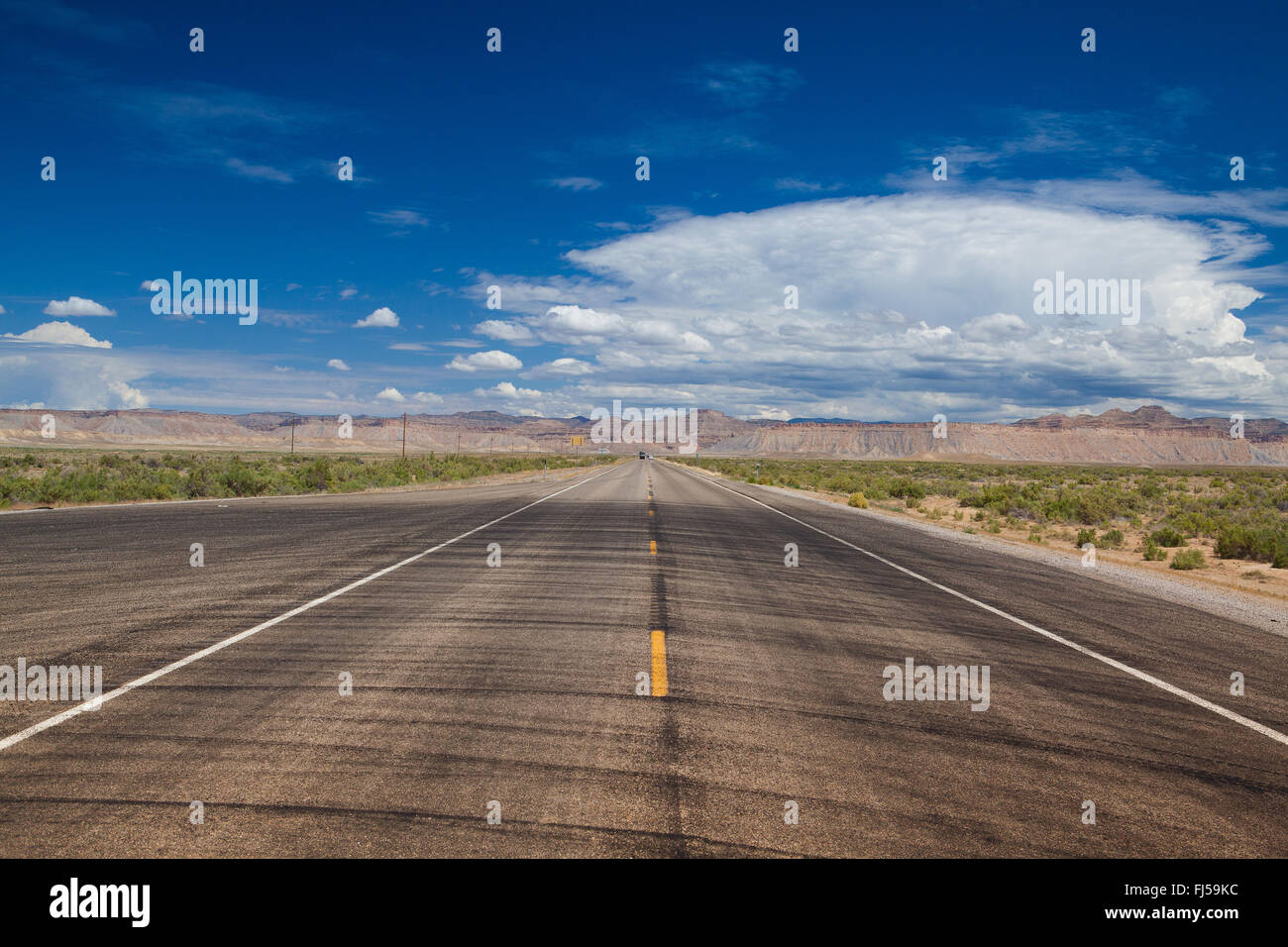 Long american road in desert, Utah Stock Photo - Alamy