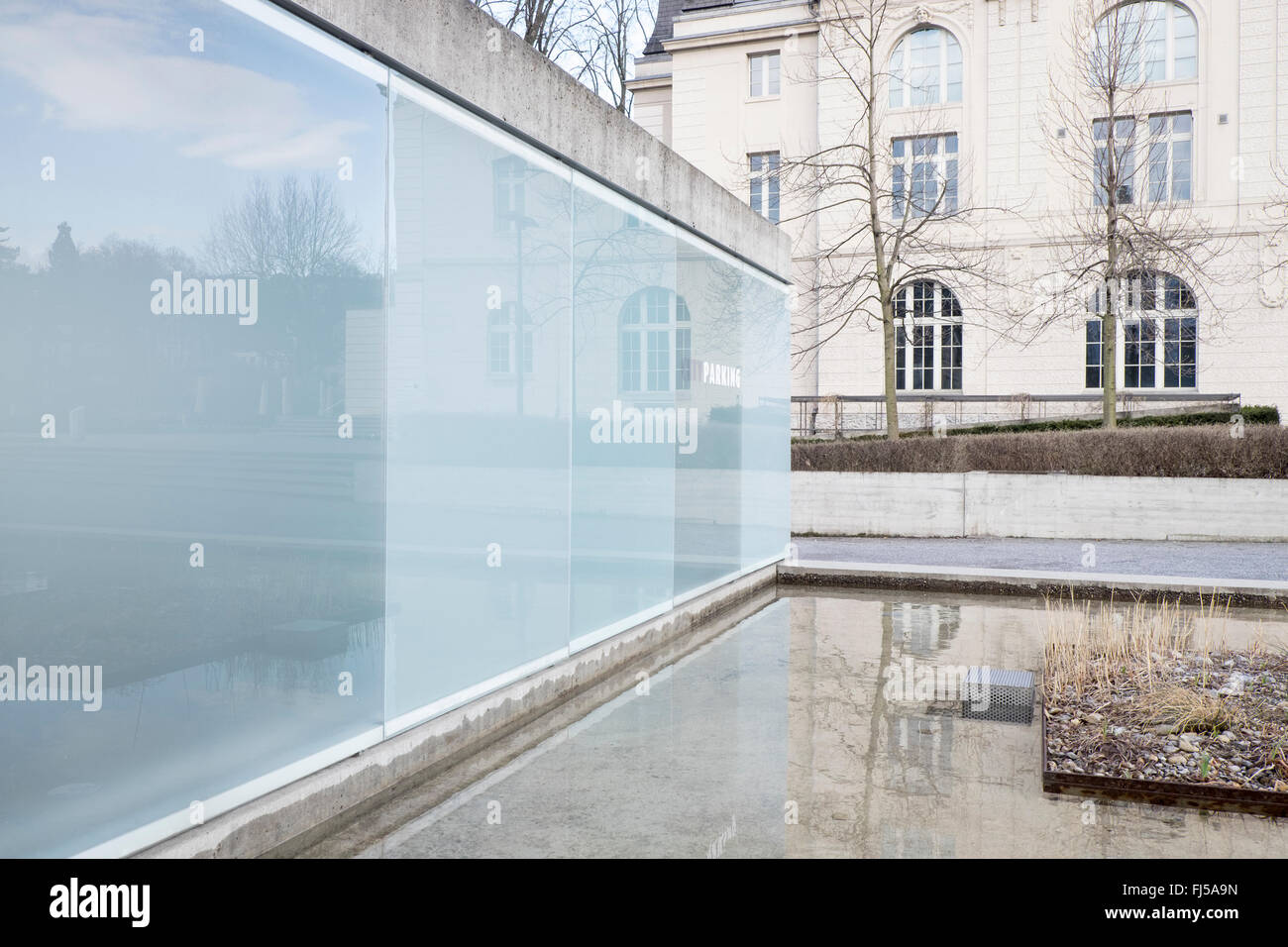 Reflecting window pane Stock Photo - Alamy