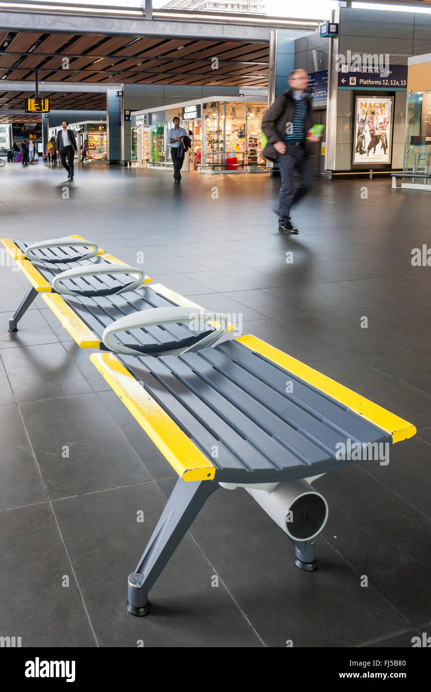 Station seating hi-res stock photography and images - Alamy