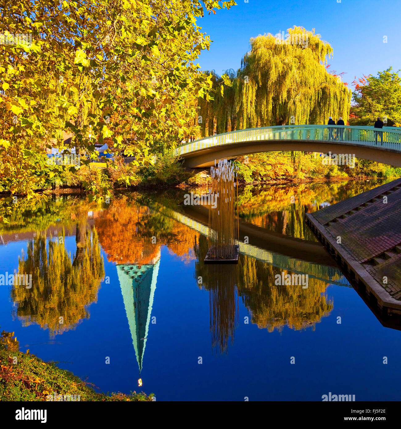 Riverside attractions hi-res stock photography and images - Alamy