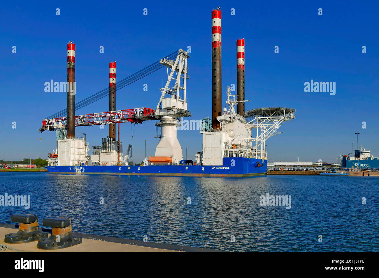 Offshore wind farm installation vessel hi-res stock photography and ...