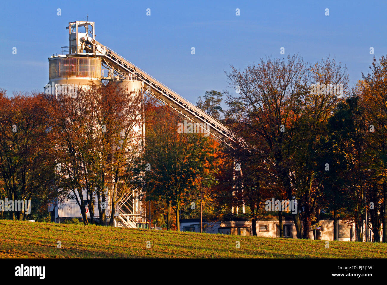 Cement plant hi-res stock photography and images - Alamy