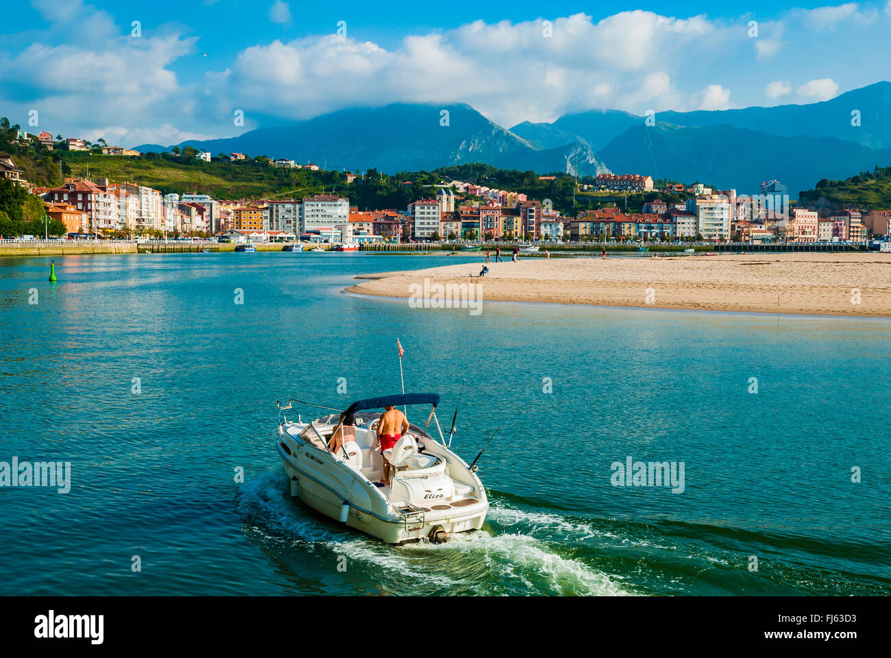 Sella River estuary, in the background, the town of Ribadesella ...