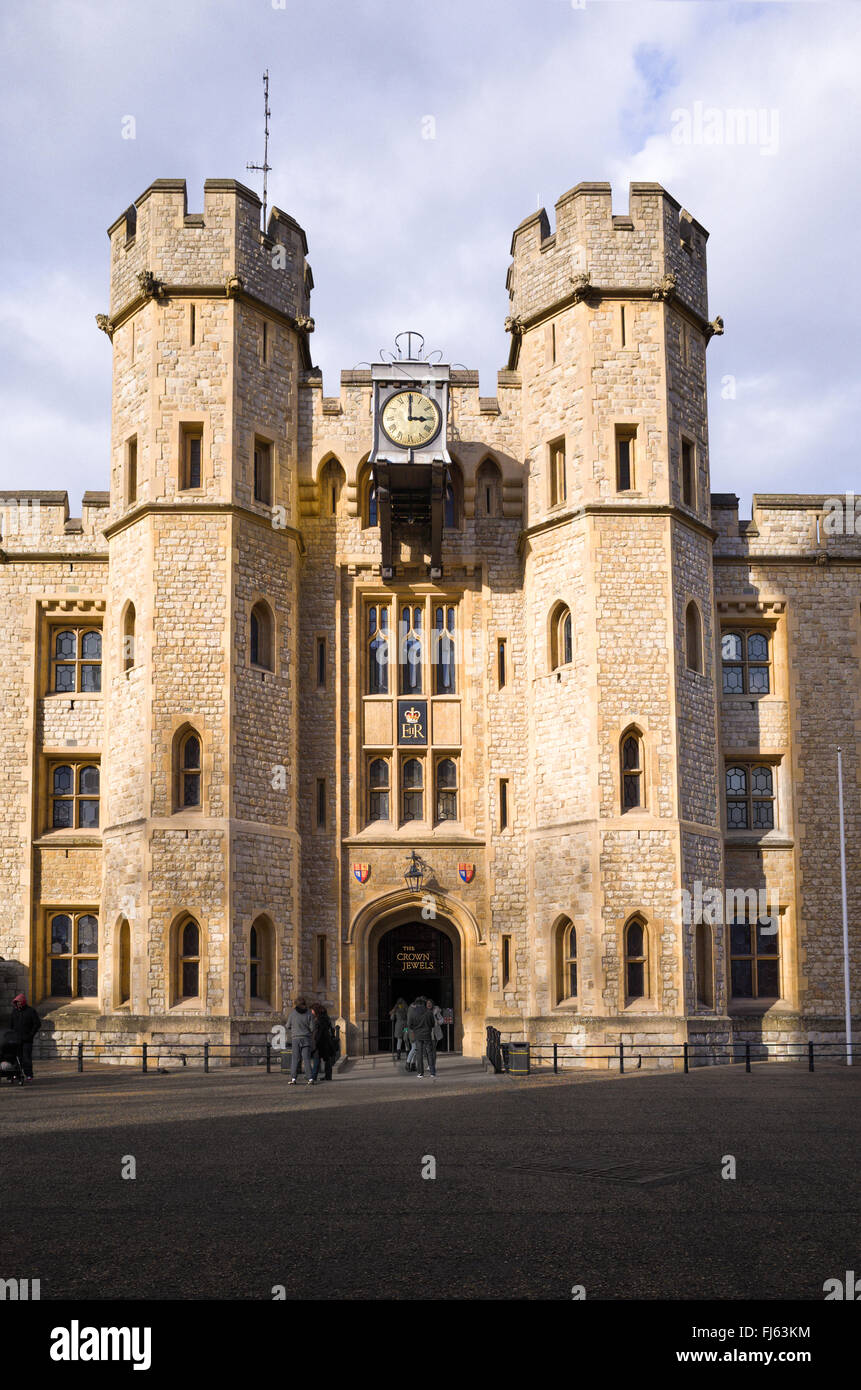 Clock 3 o'clock hi-res stock photography and images - Alamy