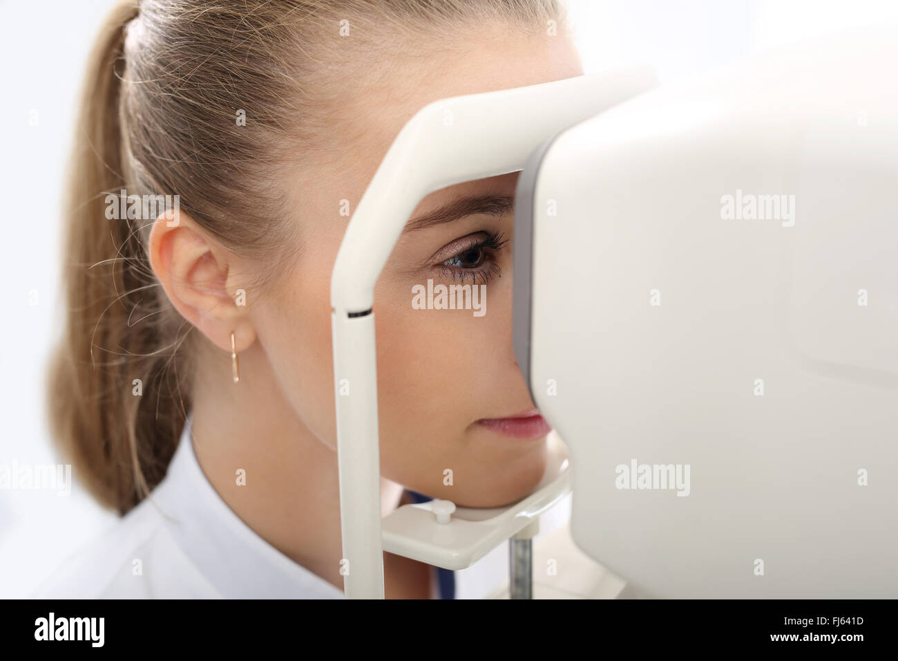 Visual field measurement hi-res stock photography and images - Alamy