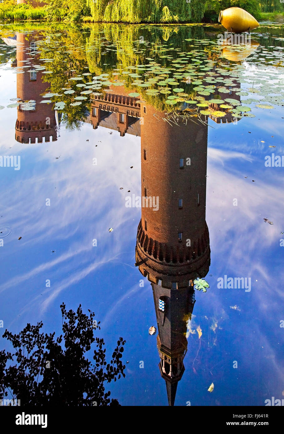 Lower castle pond hi-res stock photography and images - Alamy