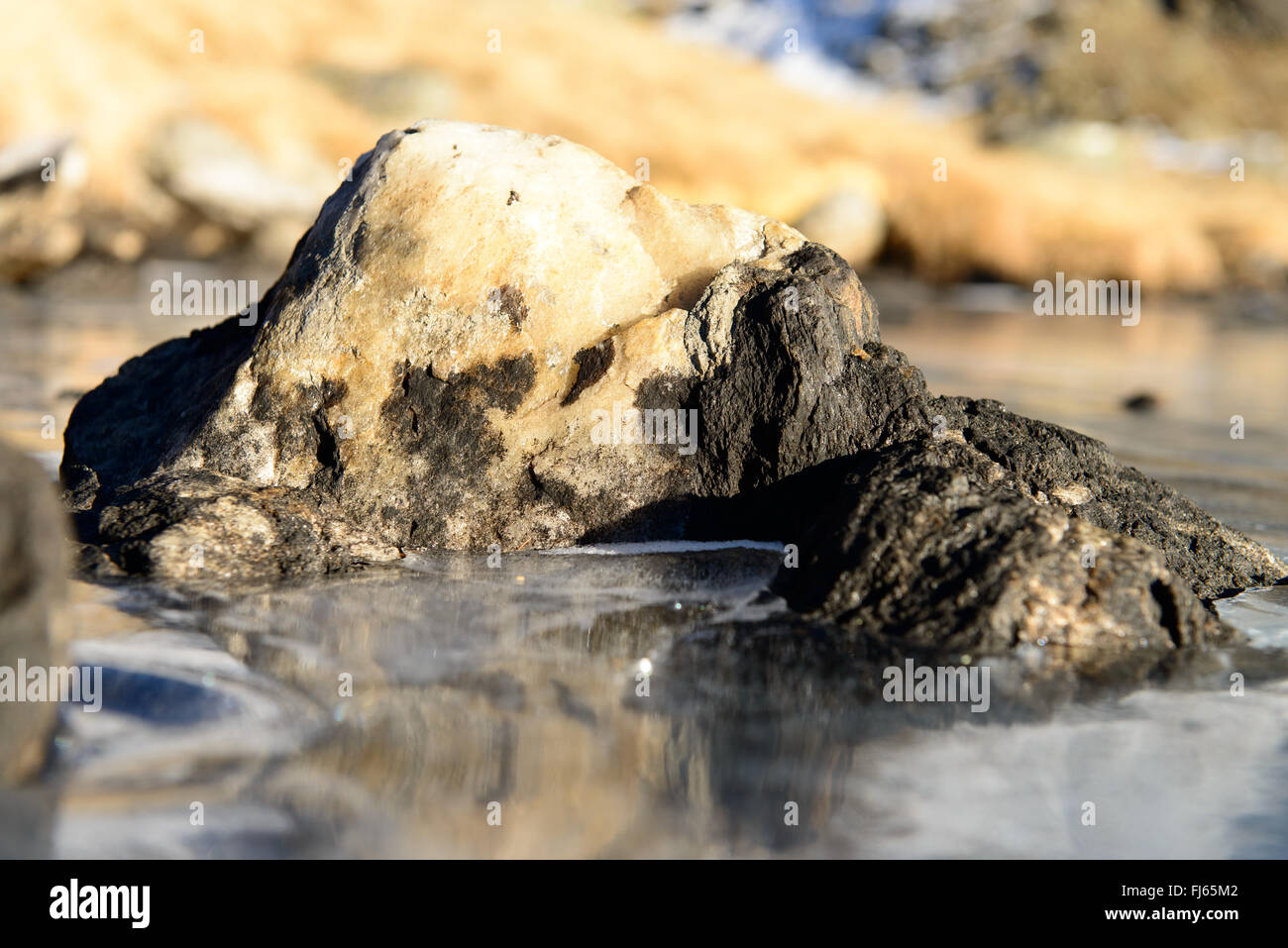 Gefrohrener Stein / frozen stone Stock Photo - Alamy
