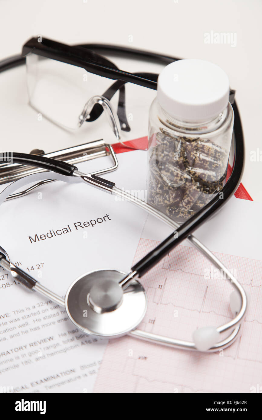 Medical report and cardiogram Stock Photo - Alamy