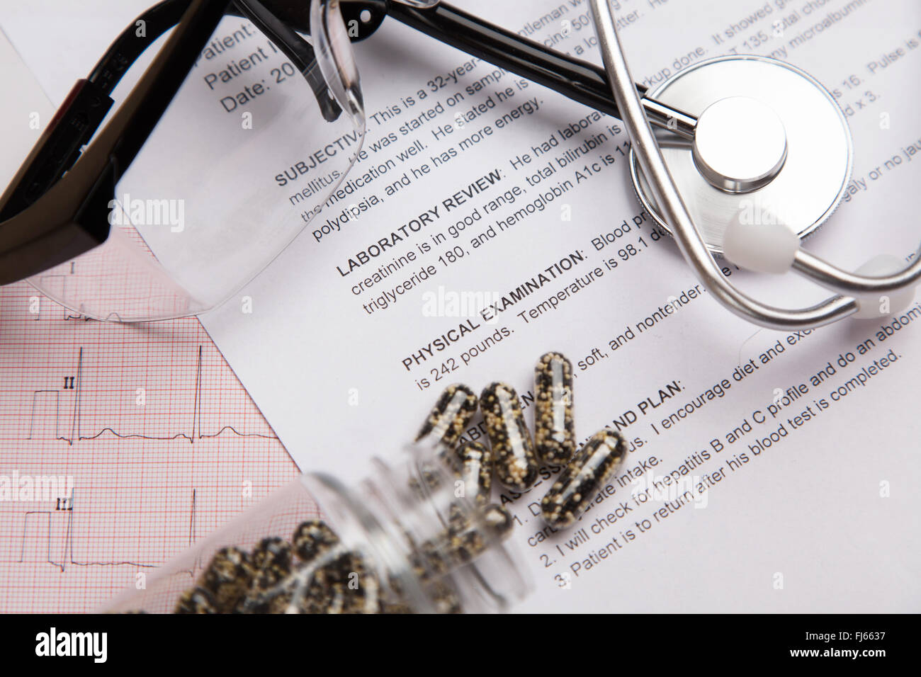 Medical report and cardiogram Stock Photo - Alamy