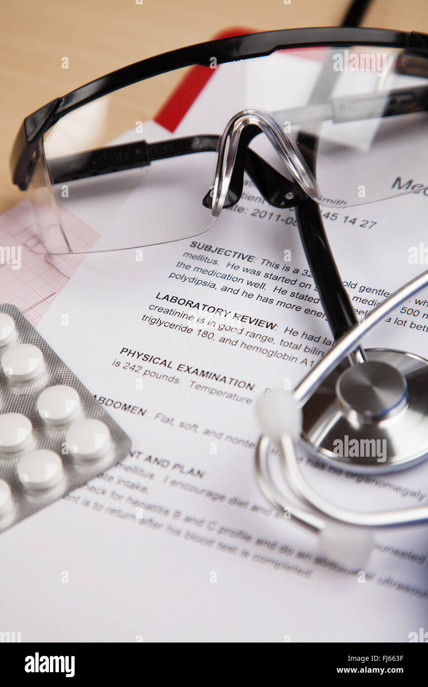 Medical report and cardiogram Stock Photo - Alamy