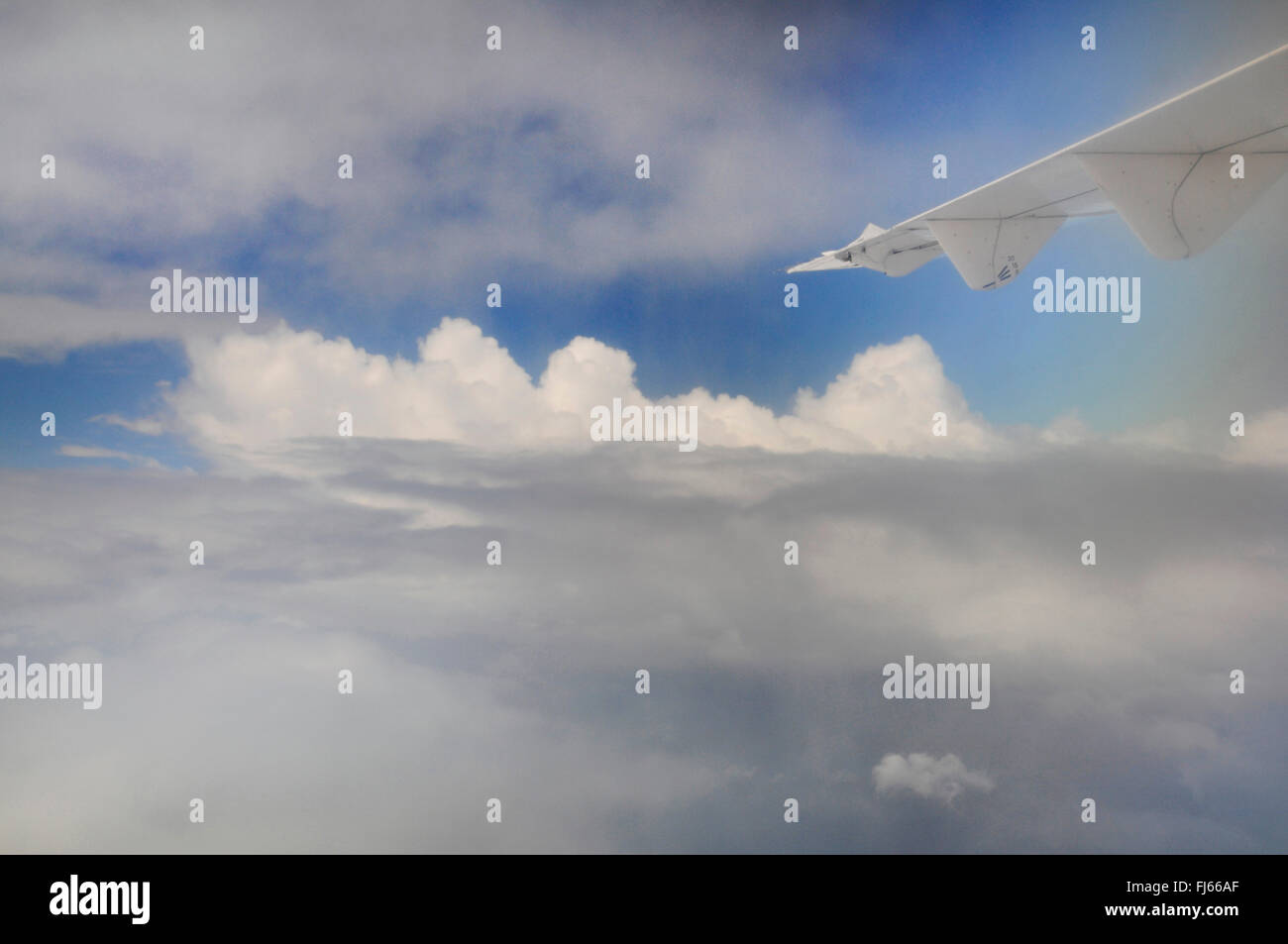 Looking out plane window hi-res stock photography and images - Alamy