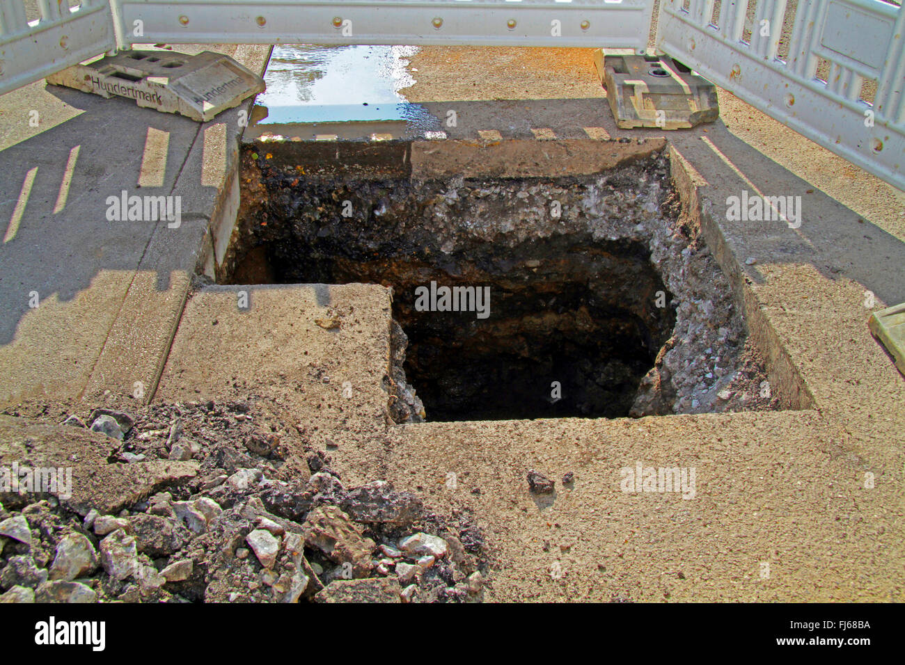 Cordoned off construction site hi-res stock photography and images - Alamy