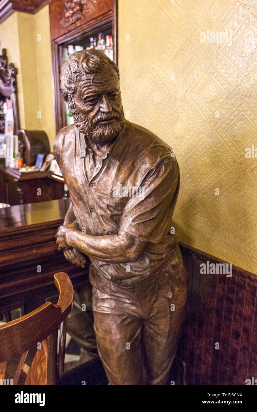 Hemingway statue in Cafe Iruña, landmark cafe in Pamplona, Navarra ...