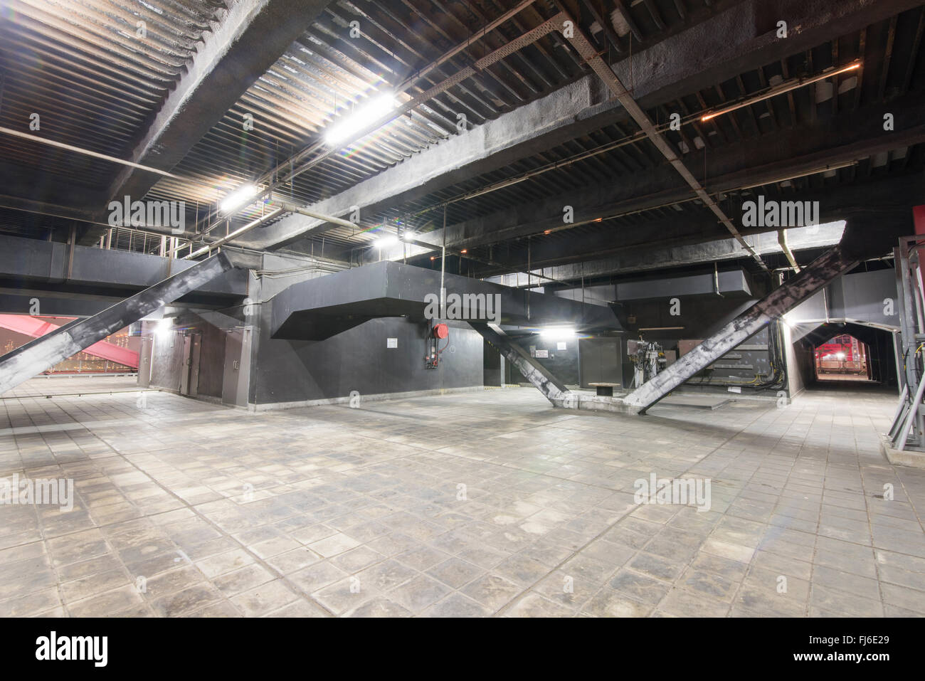 Empty interior factory hi-res stock photography and images - Alamy