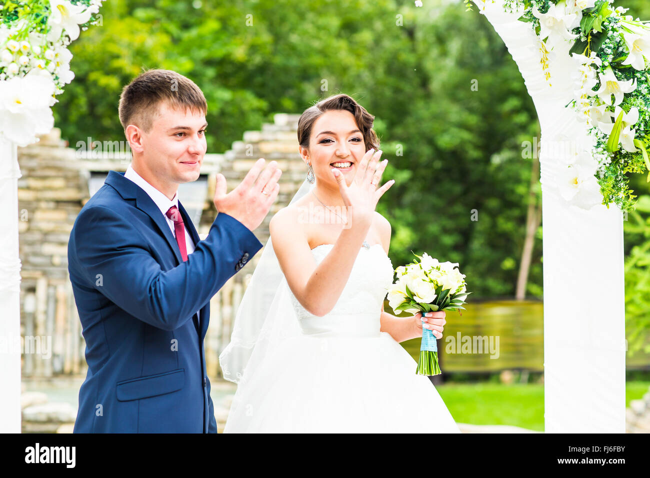 Couple Getting Married at an Outdoor Wedding Ceremony Stock Photo - Alamy