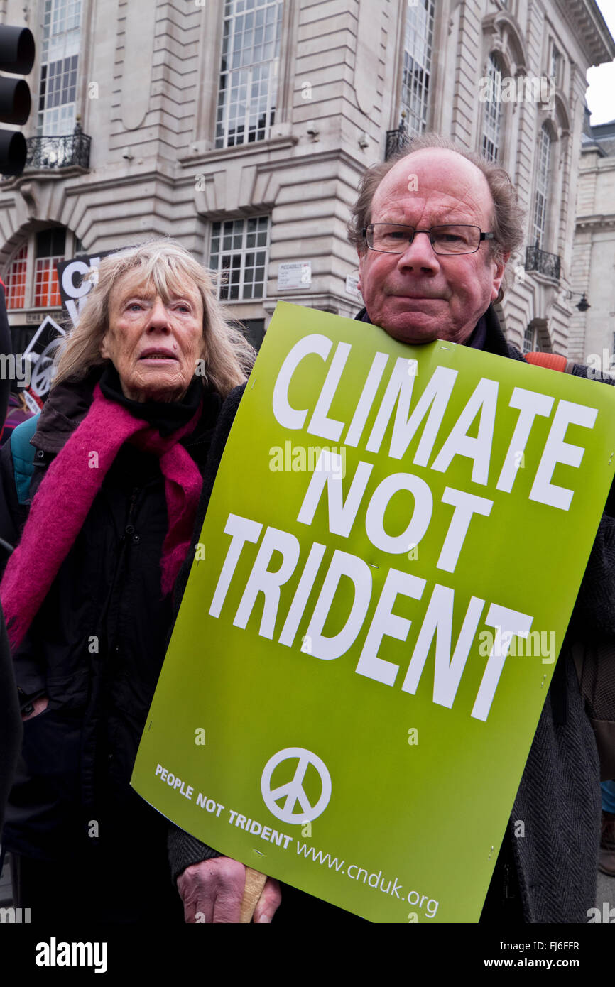 Anti climate change hi-res stock photography and images - Alamy