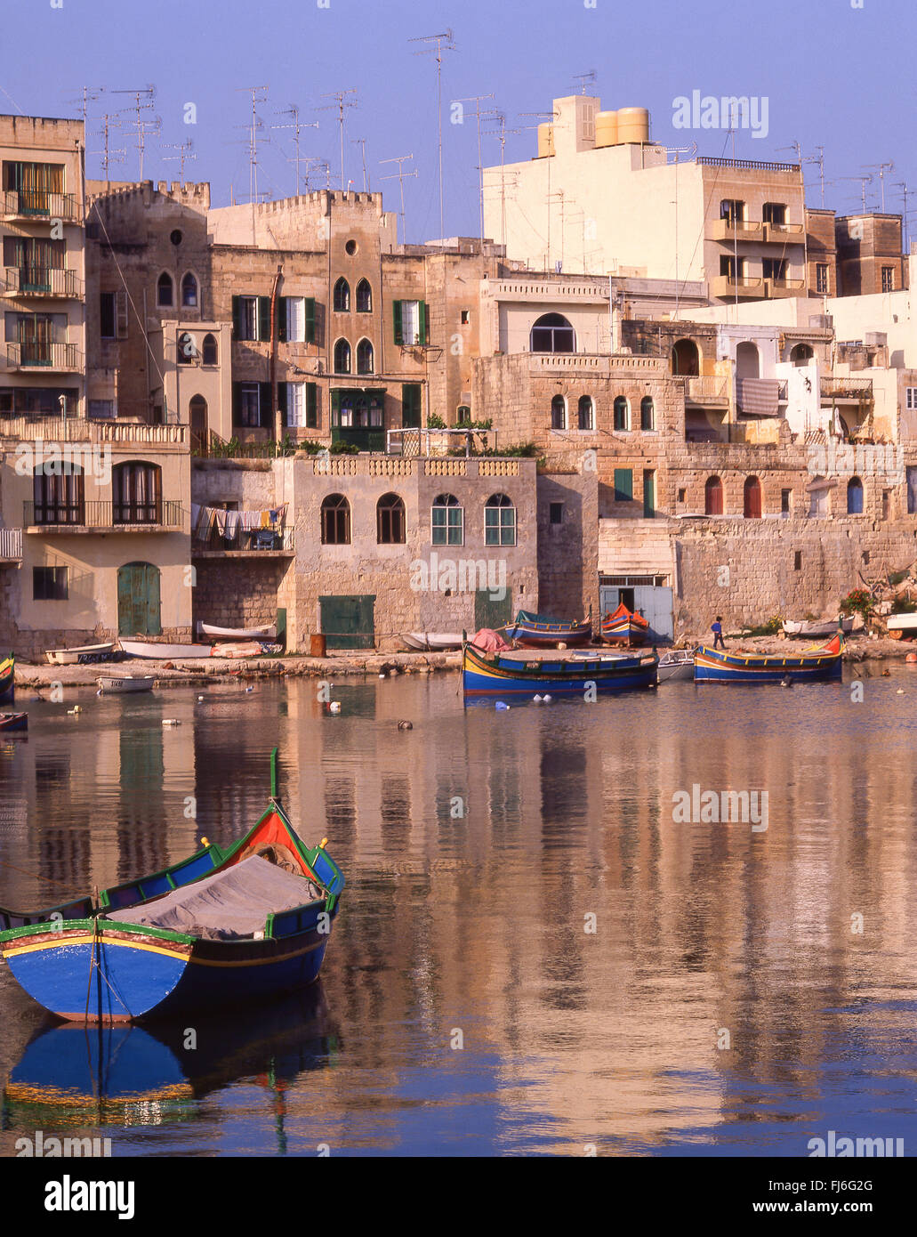 Spinola Bay, St. Julian's (San Ġiljan), Northern Harbour District ...
