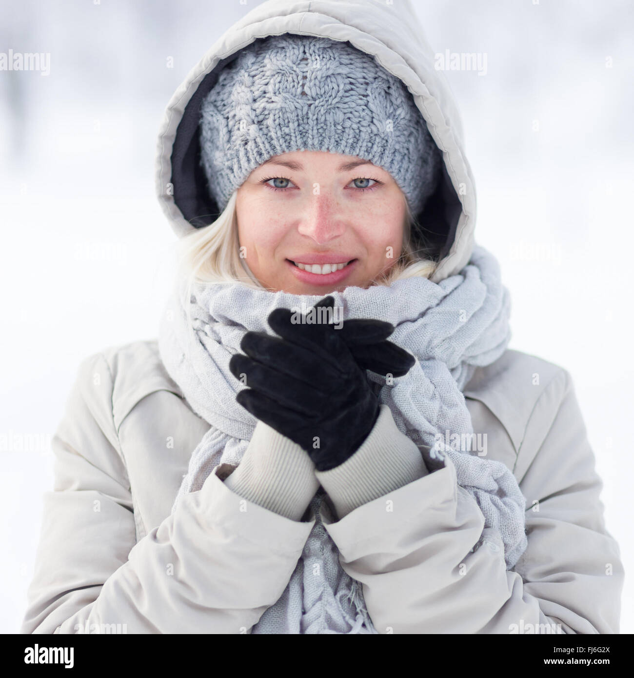 Girl beeing cold outdoors in winter Stock Photo - Alamy