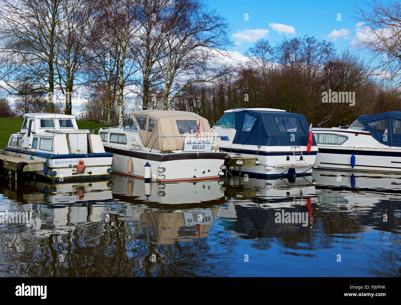 Lancaster canal boats hi-res stock photography and images - Alamy