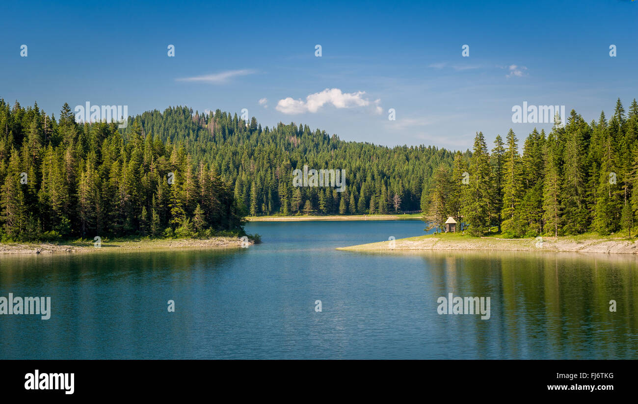 Wooden small mountain house hi-res stock photography and images - Alamy