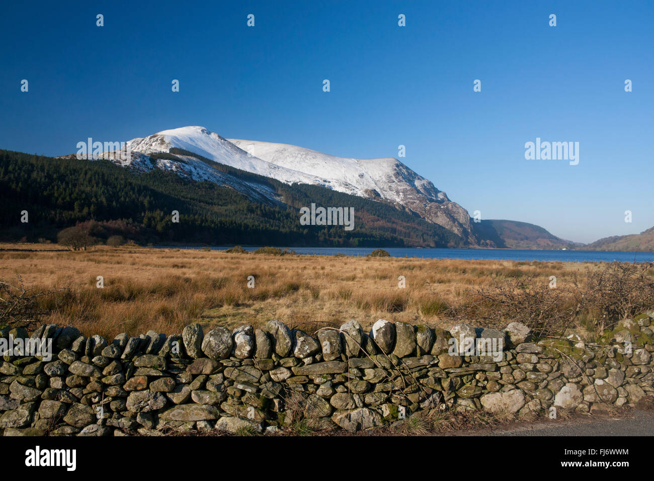 Mynydd Mawr in snow and Llyn Cwellyn lake Snowdonia National Park ...