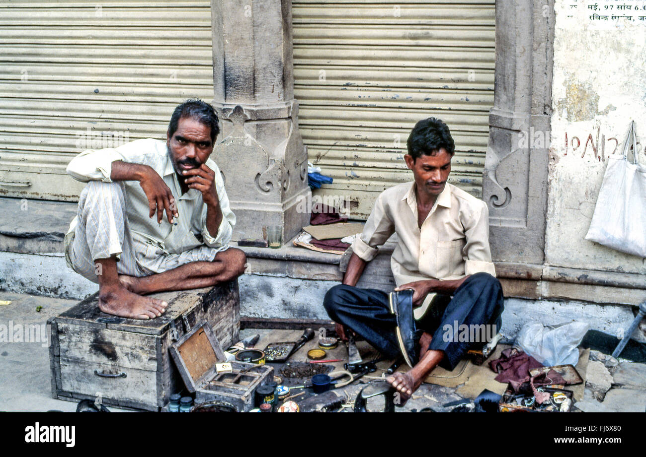 India, shoe maker Stock Photo - Alamy