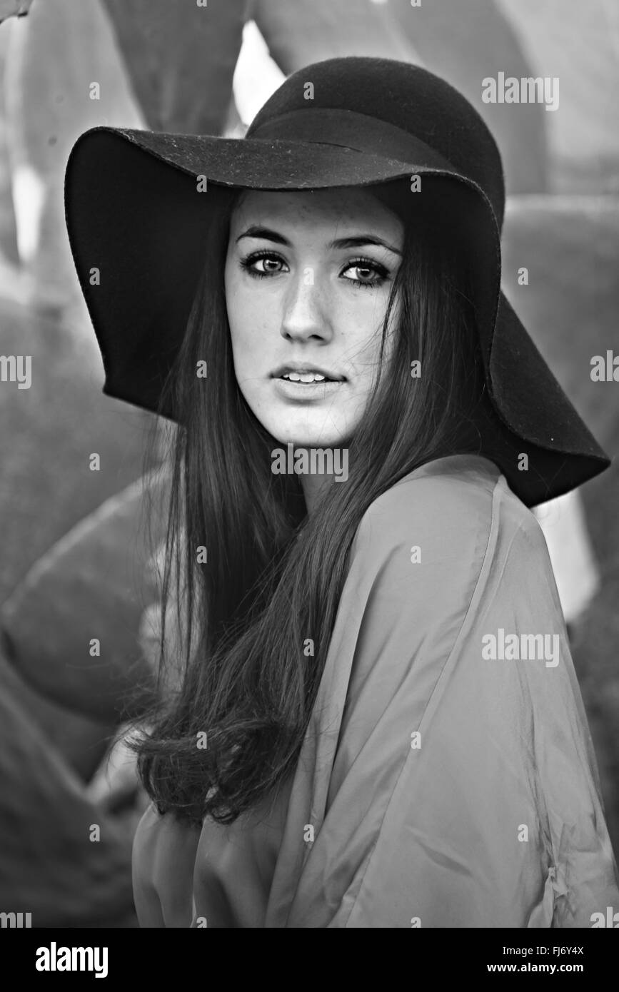 Teen girl meadow happy Black and White Stock Photos & Images - Alamy