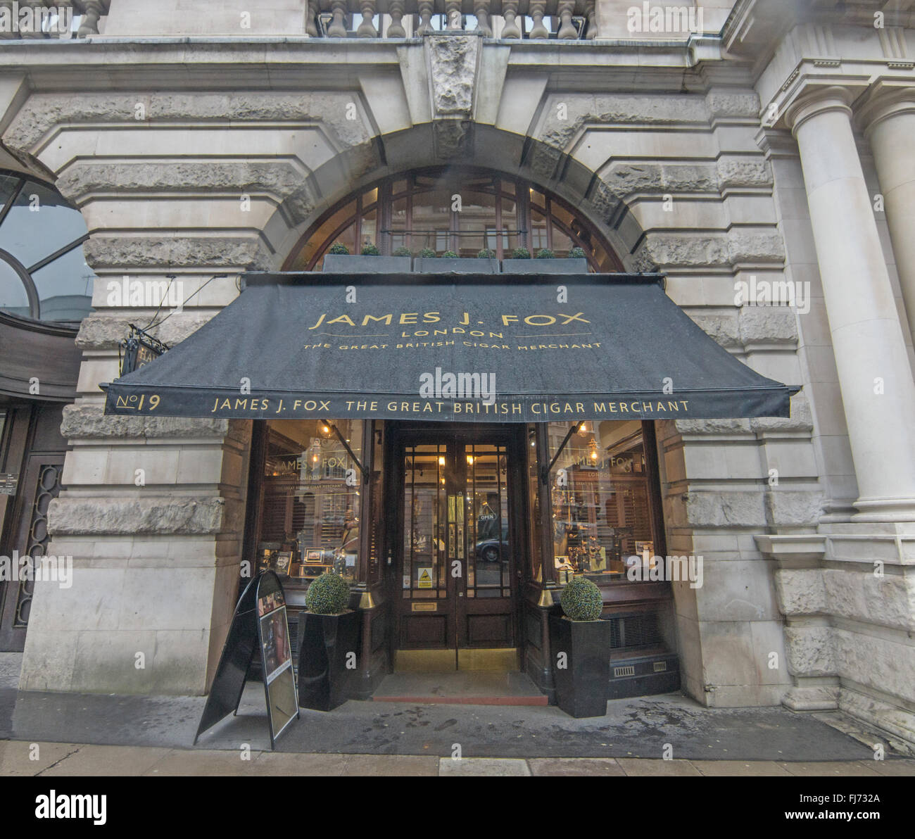 The merchant hi-res stock photography and images - Alamy