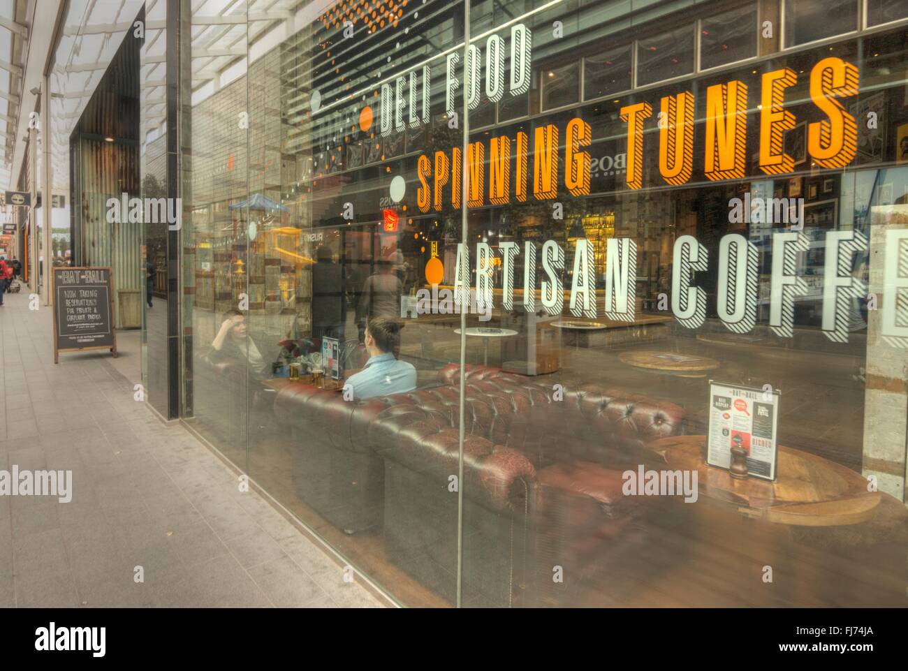 London coffee shop hi-res stock photography and images - Alamy