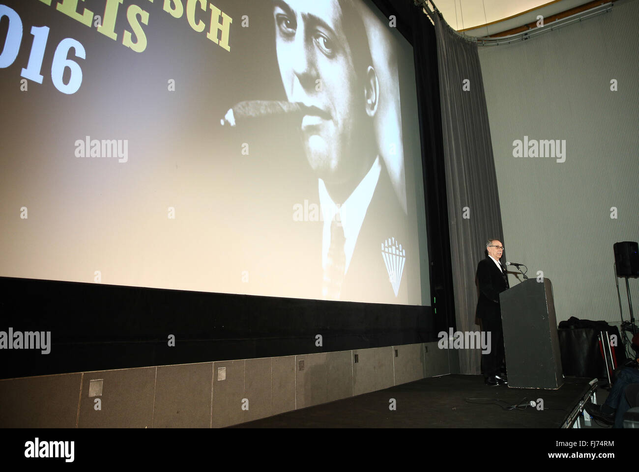 The 2016 Ernst Lubitsch Prize for best comedic performance in a German ...