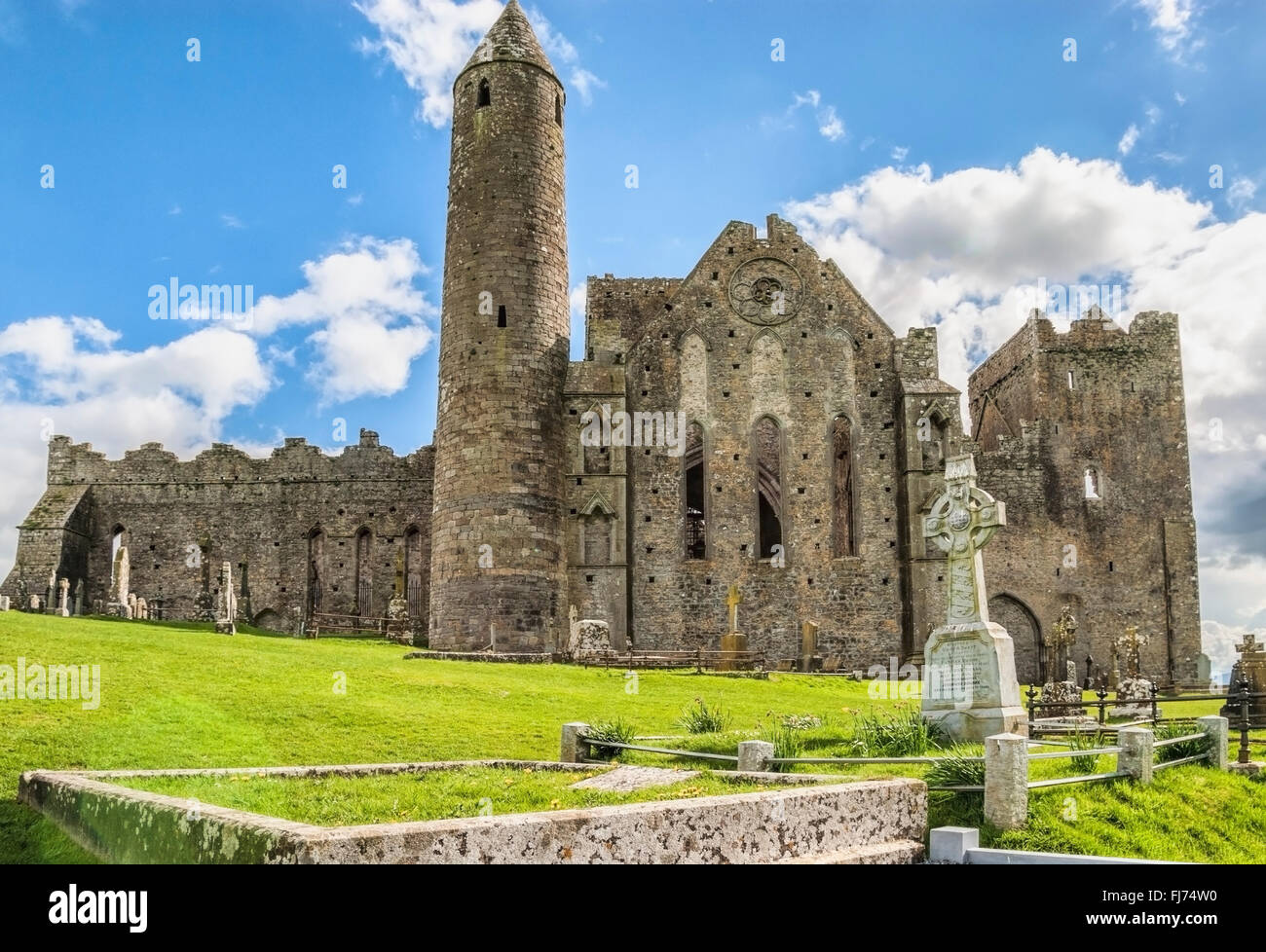 Rock Cashel Castle, Tipperary, Ireland | Burg Rock of Cashel, Irland ...