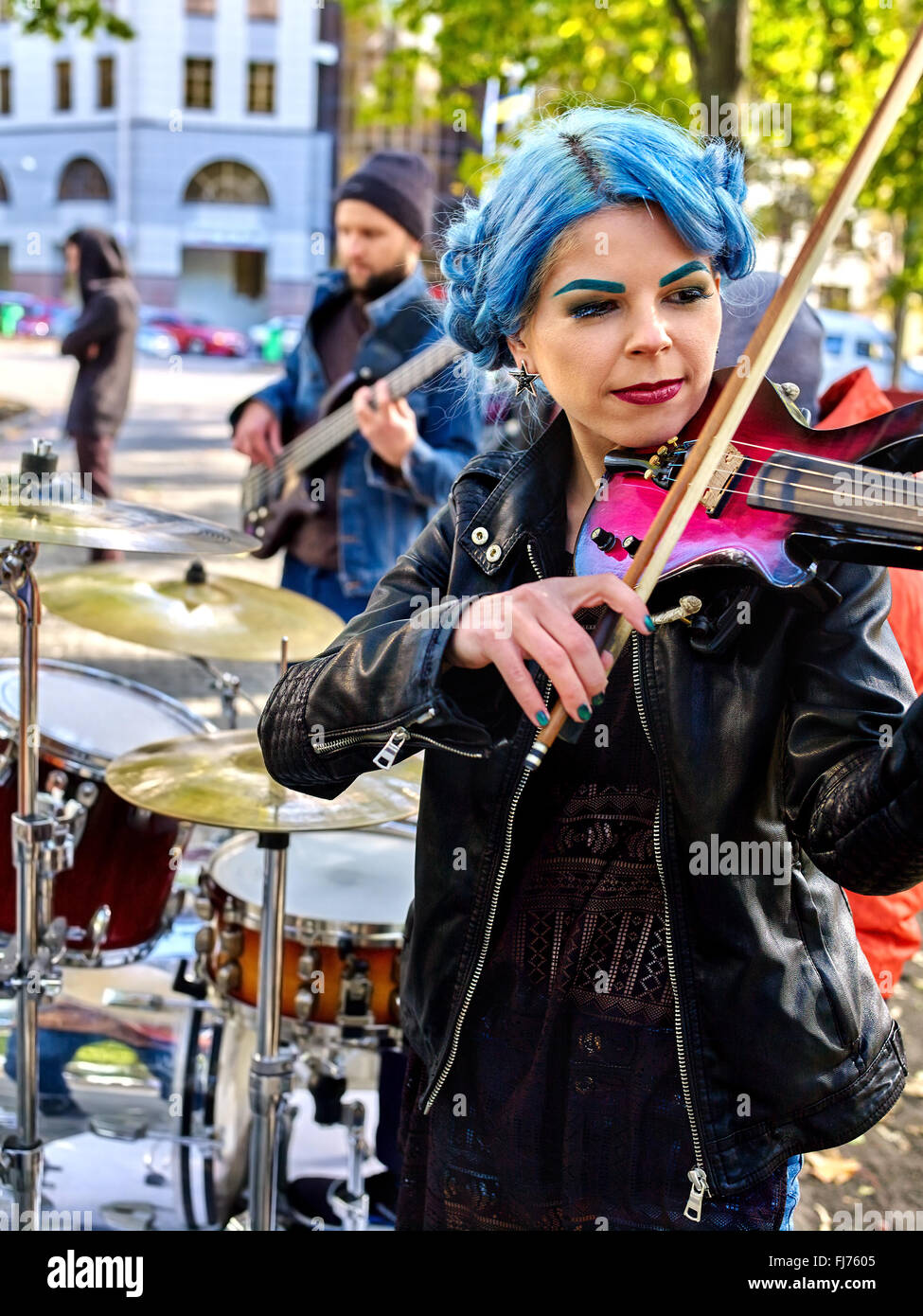 Music street performers with girl violinist Stock Photo - Alamy