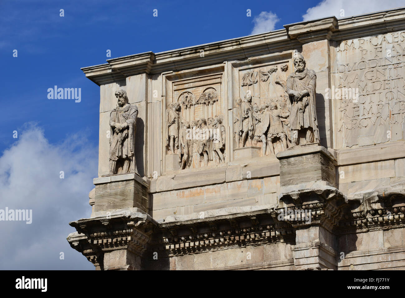 Statues of roman soldiers hi-res stock photography and images - Alamy