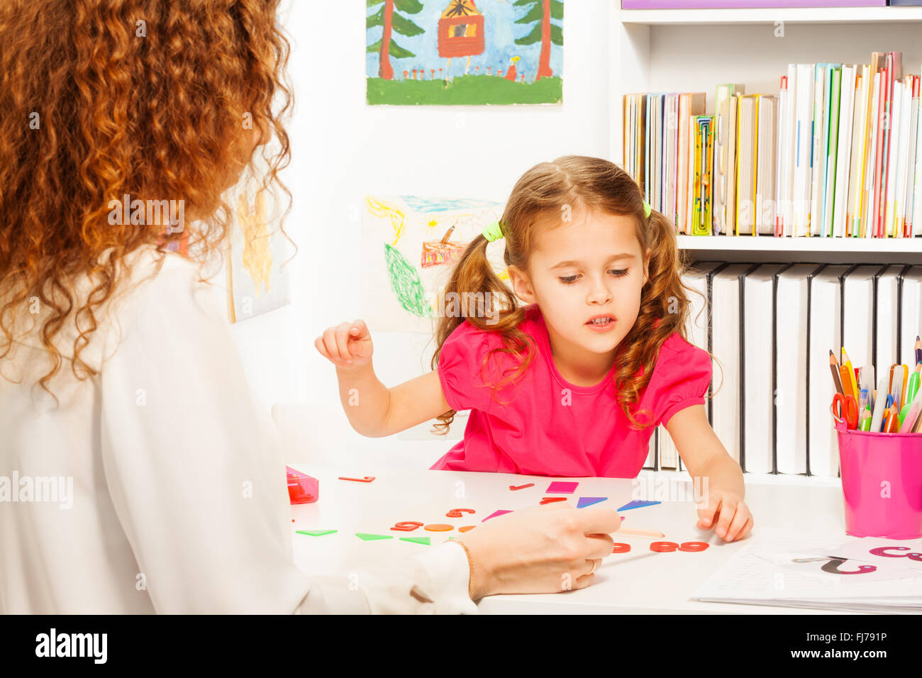 Schoolgirl points flashcard with geometric figure Stock Photo - Alamy
