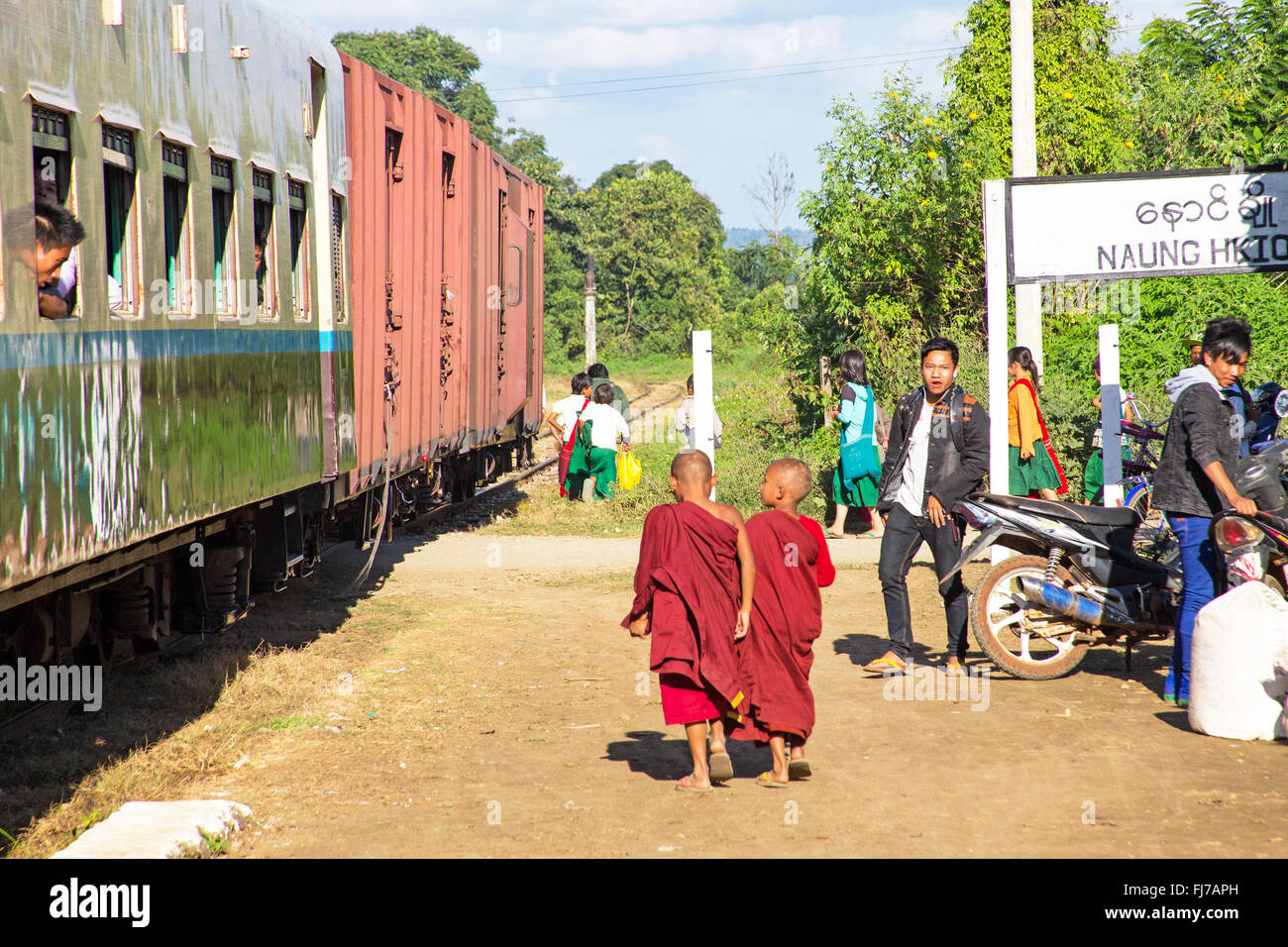 Myanmar railroad hi-res stock photography and images - Alamy