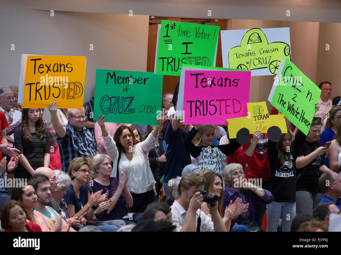 Ted cruz supporters signs hi-res stock photography and images - Alamy