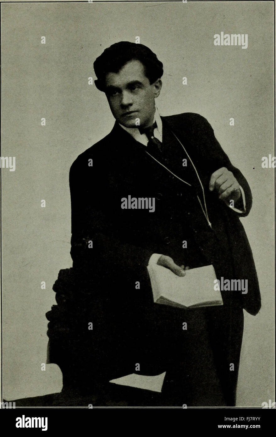 A historical account of leading opera singers of the early 20th century ...