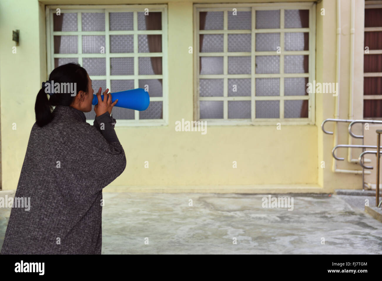 Loud screech hi-res stock photography and images - Alamy